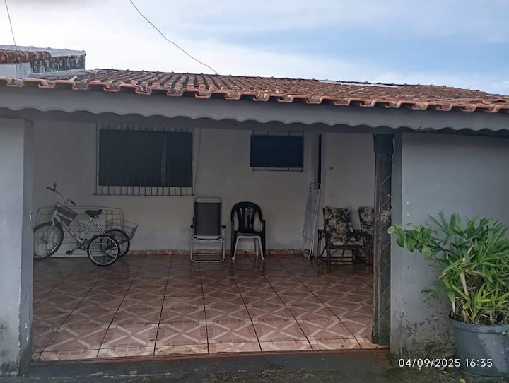 Praia Há 700 Metros. - Ilha Comprida