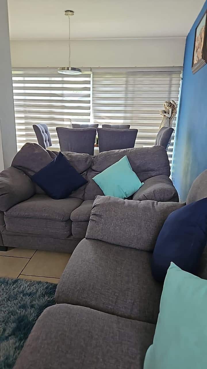 Casa Cómoda Y Segura En Excelente Ubicación - Zapopan