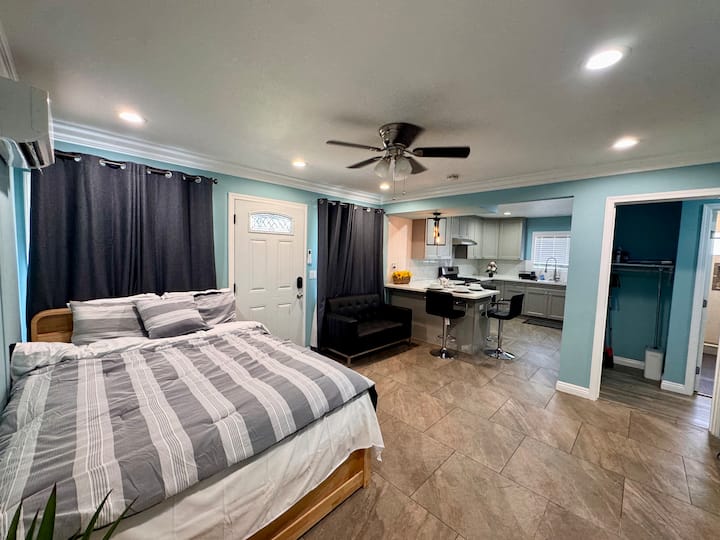 Private Entrance Studio With Full Stove - El Monte, CA