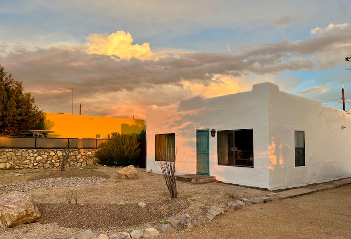 2 Bd W/lrg Fenced Yard 3 Mins From Farmers Market - Field of Dreams - Las Cruces