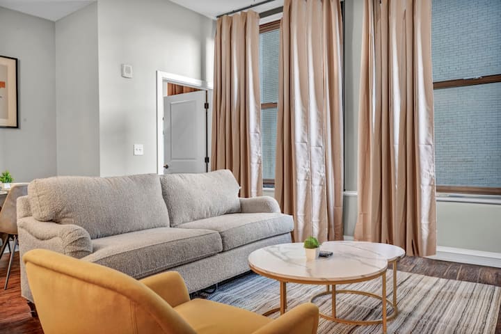 Gorgeous Downtown Flat| Parking•gym•security - Cleveland, OH