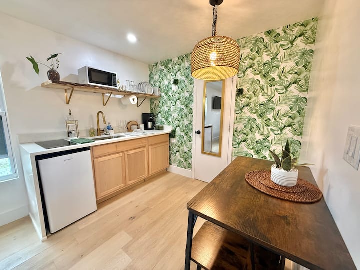 Private Tiny Safari• Close To Golf• Own Entrance - Tampa, FL