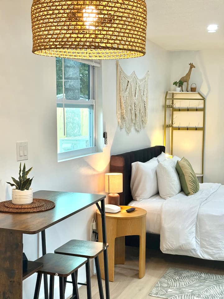 Tiny Safari Stay• Close To Golf - Tampa, FL