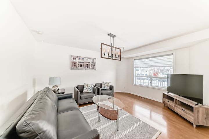 Warm And Ample House - Calgary