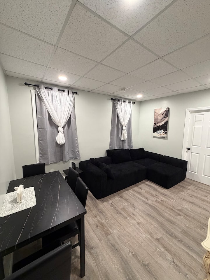 Newly Renovated & Stylish Apartment | Near Ny Bus - Englewood, NJ