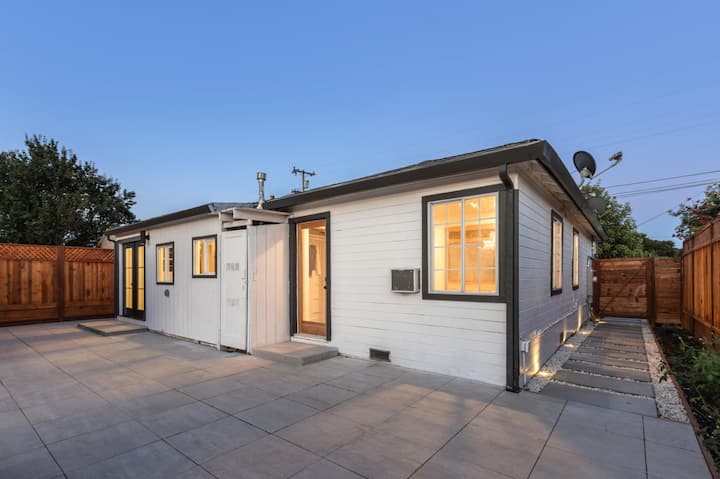 3 Bedroom Renovated Home Near Meta And Stanford - Palo Alto, CA