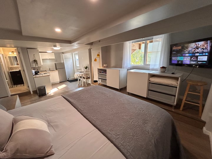 1-bed Private Studio|kitchen - Quiet & Comfortable - Yellowknife