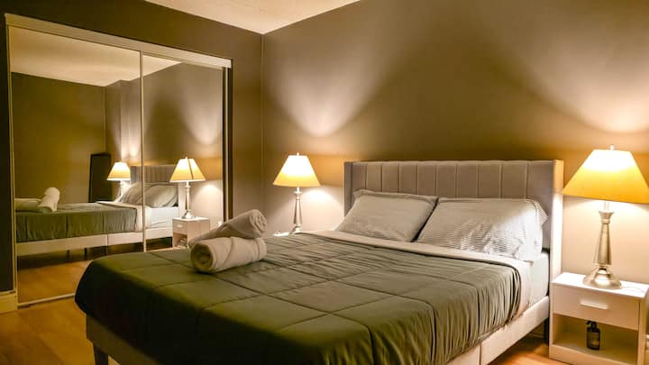 Main Downtown | Deluxe Suite W Pool, Gym & Balcony - Winnipeg