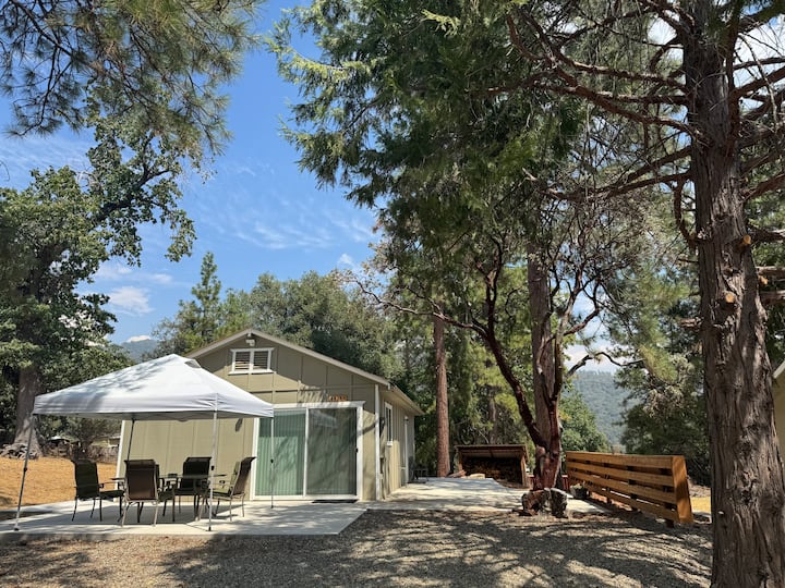 Yosemite Gateway Cottage - Oakhurst, CA