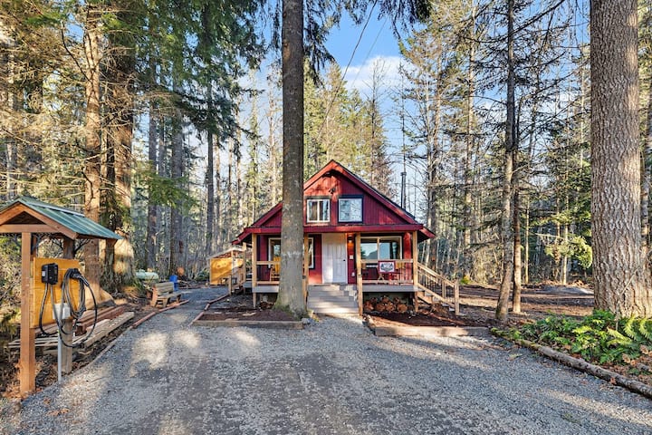Red Deer Cabin- Outdoor Shower, Hot Tub, Sauna - Ashford, WA