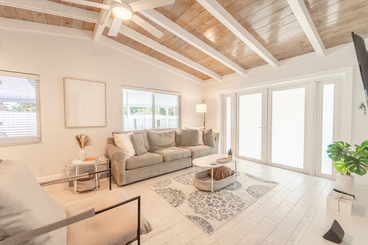 Chic Escape Room 1a- Fort Lauderdale - Fort Lauderdale