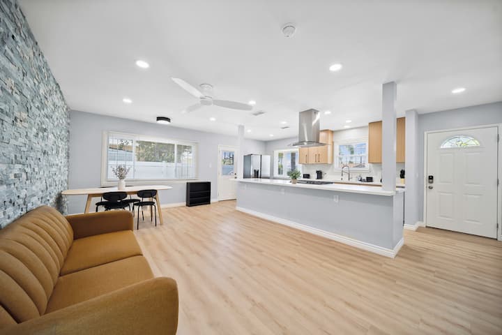 Your Family’s 4br Home Base/disneyland In Minutes - Buena Park