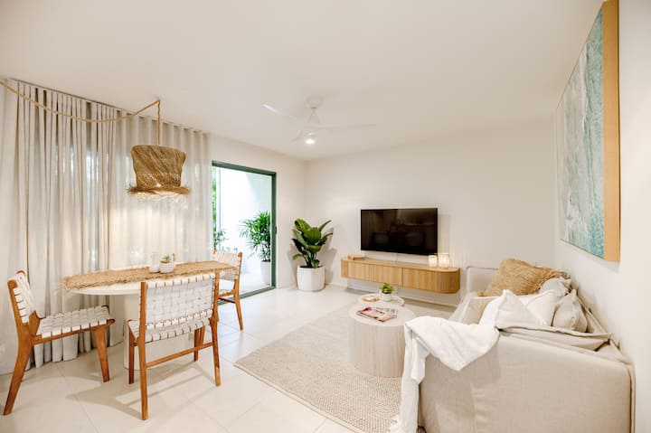 Chez Belle ~ Noosa's Luxe Coastal Collection - Noosaville