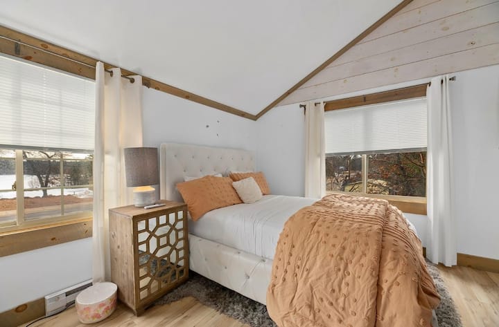 Escape On Brandy Lake–1000ft From Snowmobile Trail - Minocqua, WI