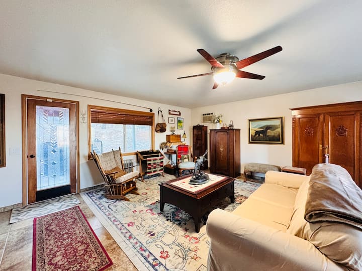 Quiet Mountain Ranch Under The Joshua Trees - Wrightwood, CA