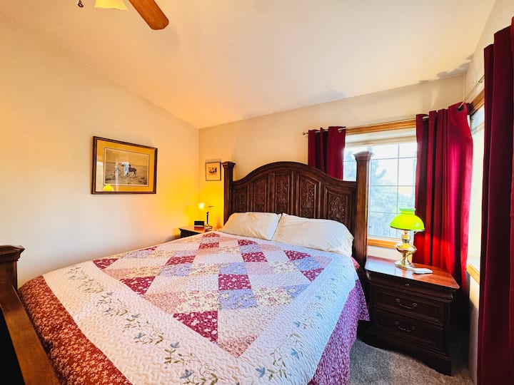 Yucca Haus | Private Tennis Court | Unique & Quiet - Wrightwood, CA