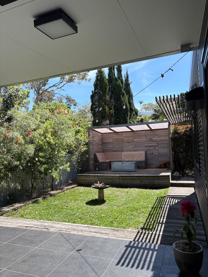 Modern House Near The Beach And Bush - Belmont, Australia