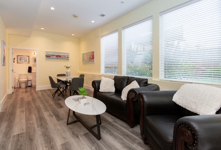 Sidney Solace – 1br Suite Minutes From Waterfront - Sidney