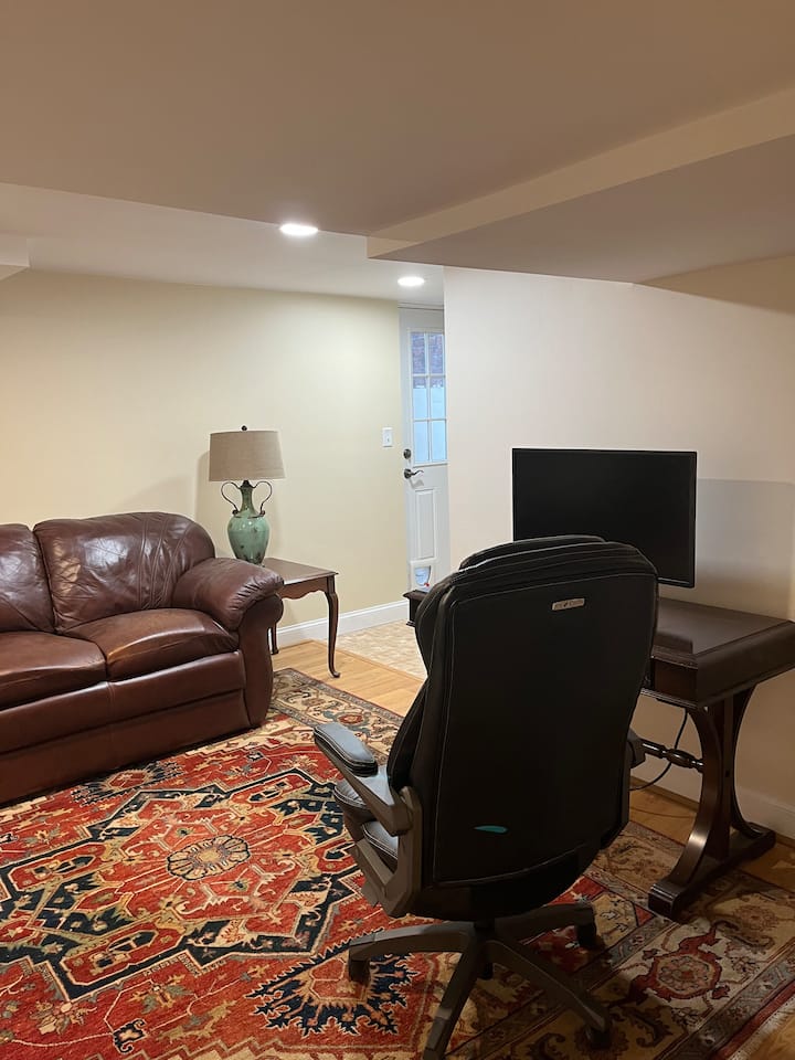 Beautiful Basement Apartment In An Upscale Home - Pasadena, MD
