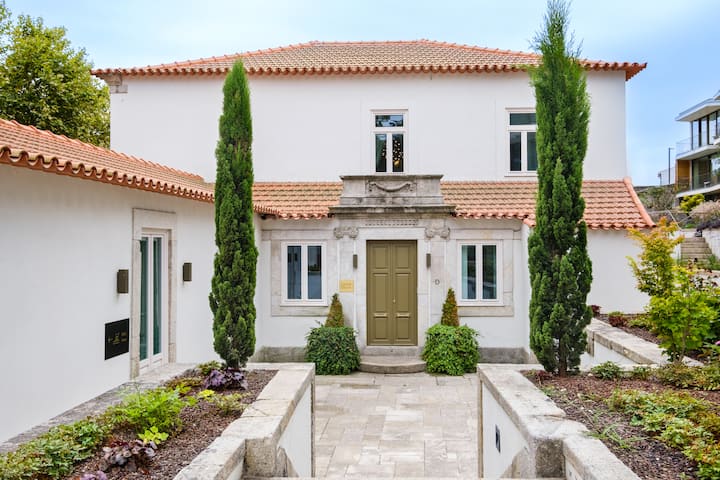 7-room House W/ Garden & Pool • Sleeps 14 - Porto