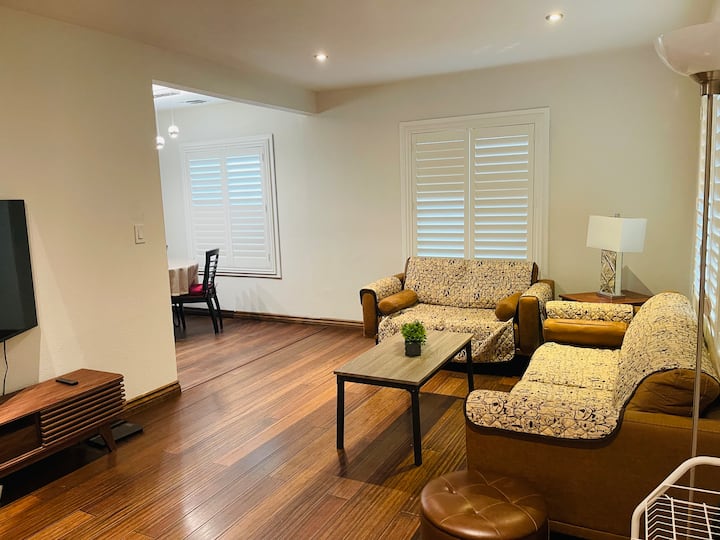 2br/1ba Front House For Rent - Azusa, CA