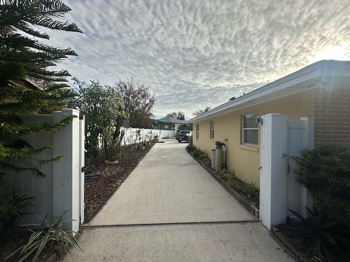 Modern Comfort Near Orlando’s Best Attractions - Orlando, FL