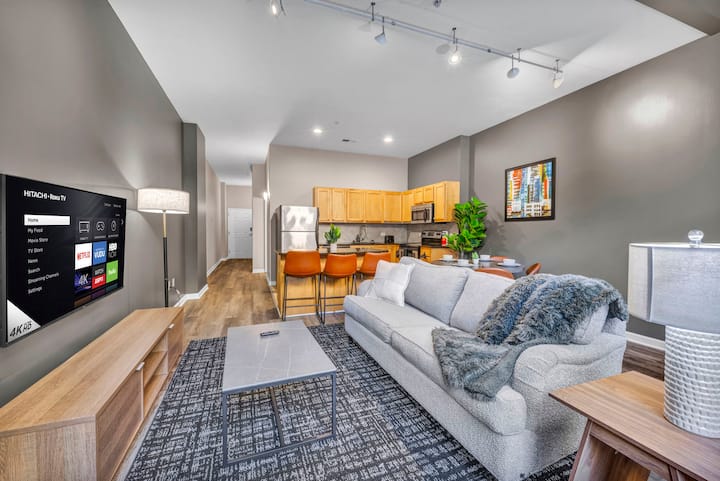 The Playhouse Suites 1bd | Free Parking | Downtown - Cleveland, OH