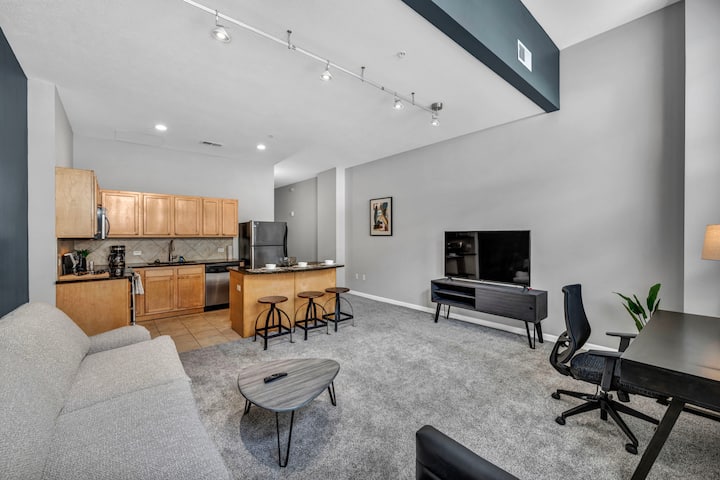 Epic Downtown Pad • Entertain & Unwind - Cleveland