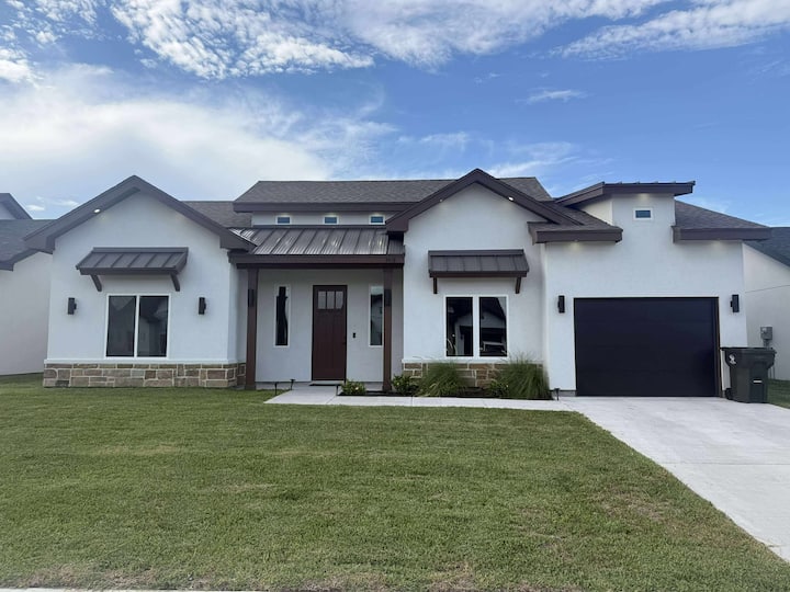 Charming 3 Bed In Harlingen’s Newest Subdivision - Harlingen, TX