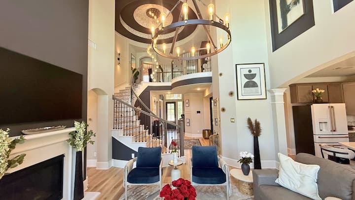 Luxury Getaway W/ Pool, Sauna, Gym & Lagoon - Humble, TX