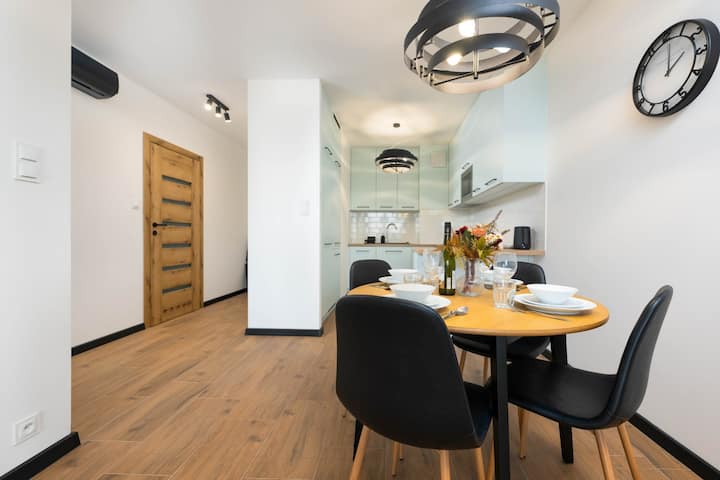 Poznań Towarowa - A/c & Parking - By Rentujemy - Poznań