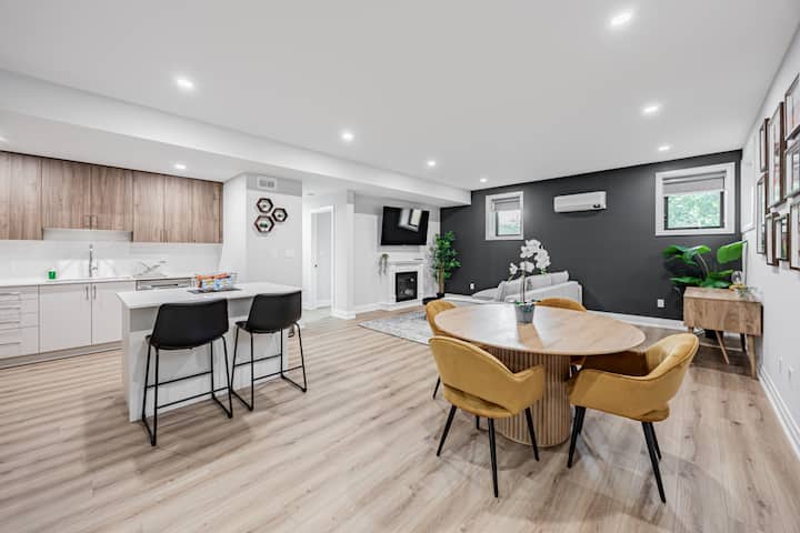 Vibrant 2 Bedroom Executive Apartment W/ Parking - Oshawa