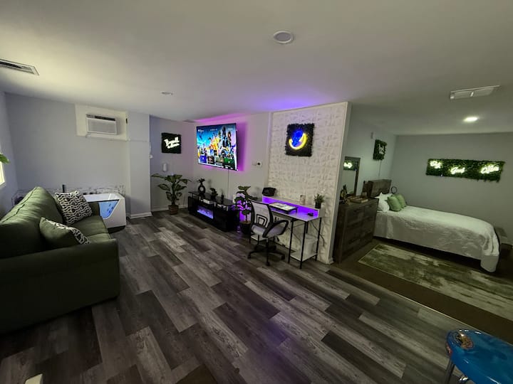 Studio Retreat Home - Beseck Lake, CT