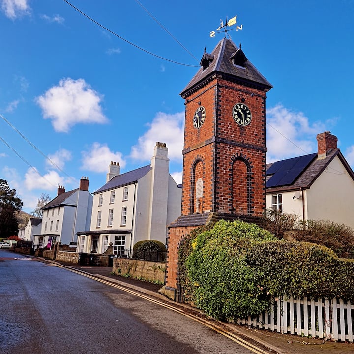 Whitchurch Clock Tower Apartment - Monmouth