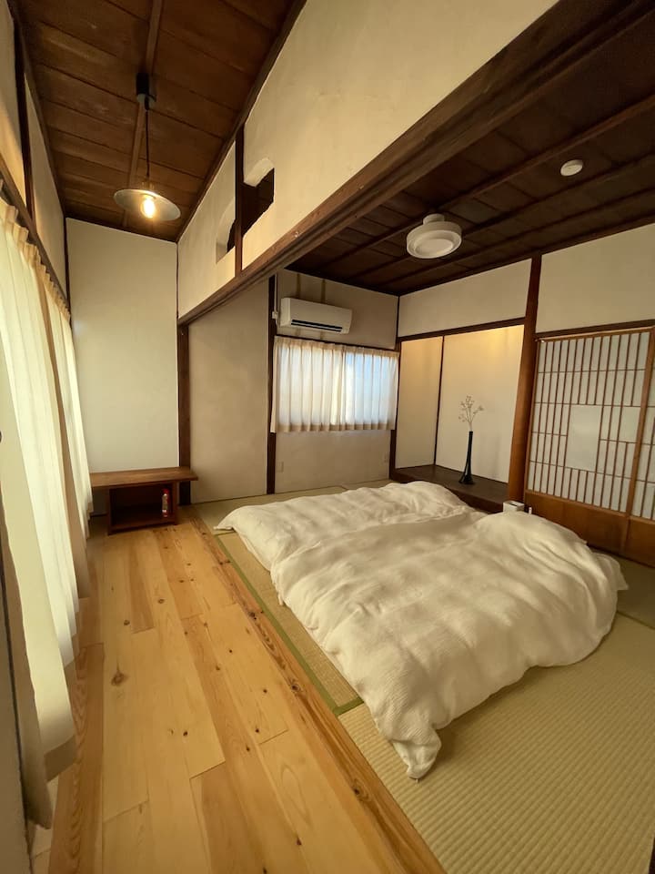 一軒家貸切/2025年リノベーション/小さな一軒家で松山のリアルな暮らしを体験 - Matsuyama