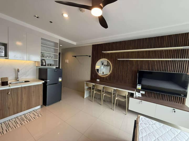 1813 Sitari Fits 4, 2 Queen Beds. Great Location! - Bacolod