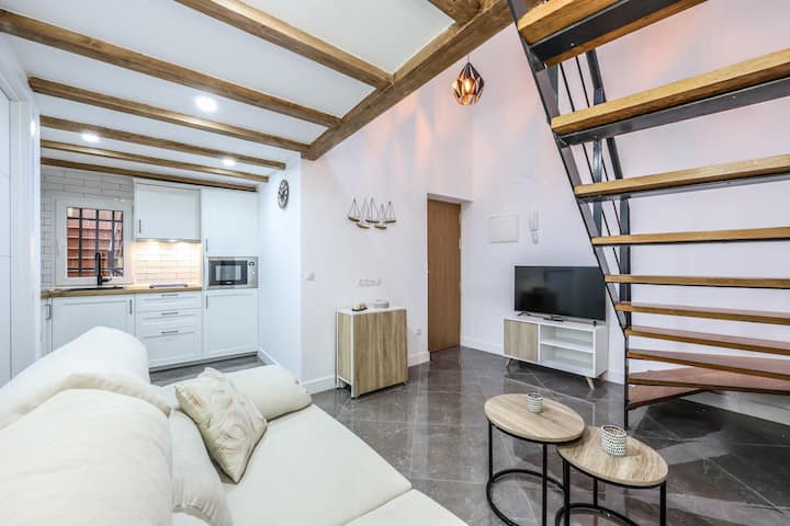 Dúplex Luminoso Con Encanto En Madrid - 