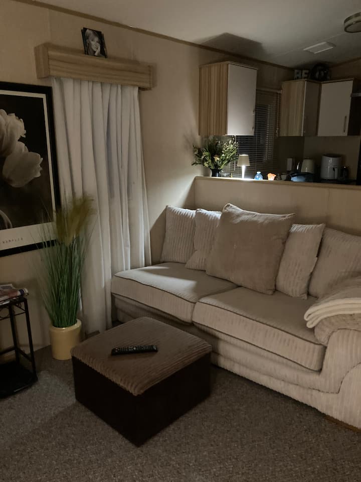 Homely Place - Christchurch, UK