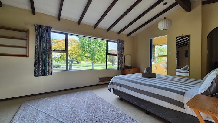 Parkview Retreat - 3 Bedrooms, 3 Bathrooms - Clive