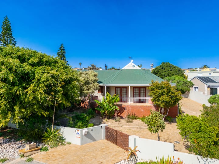 Unique Family Detached Home With Sea Views - Langebaan