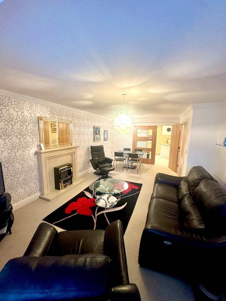 2 Bed Town Centre Apartment With Free Parking. - Stratford-upon-Avon