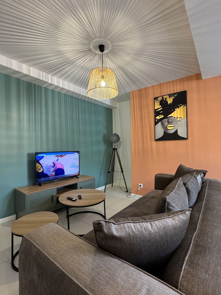 Bien Situé Et Calme. Proche Du Château Fort Sedan - Sedan