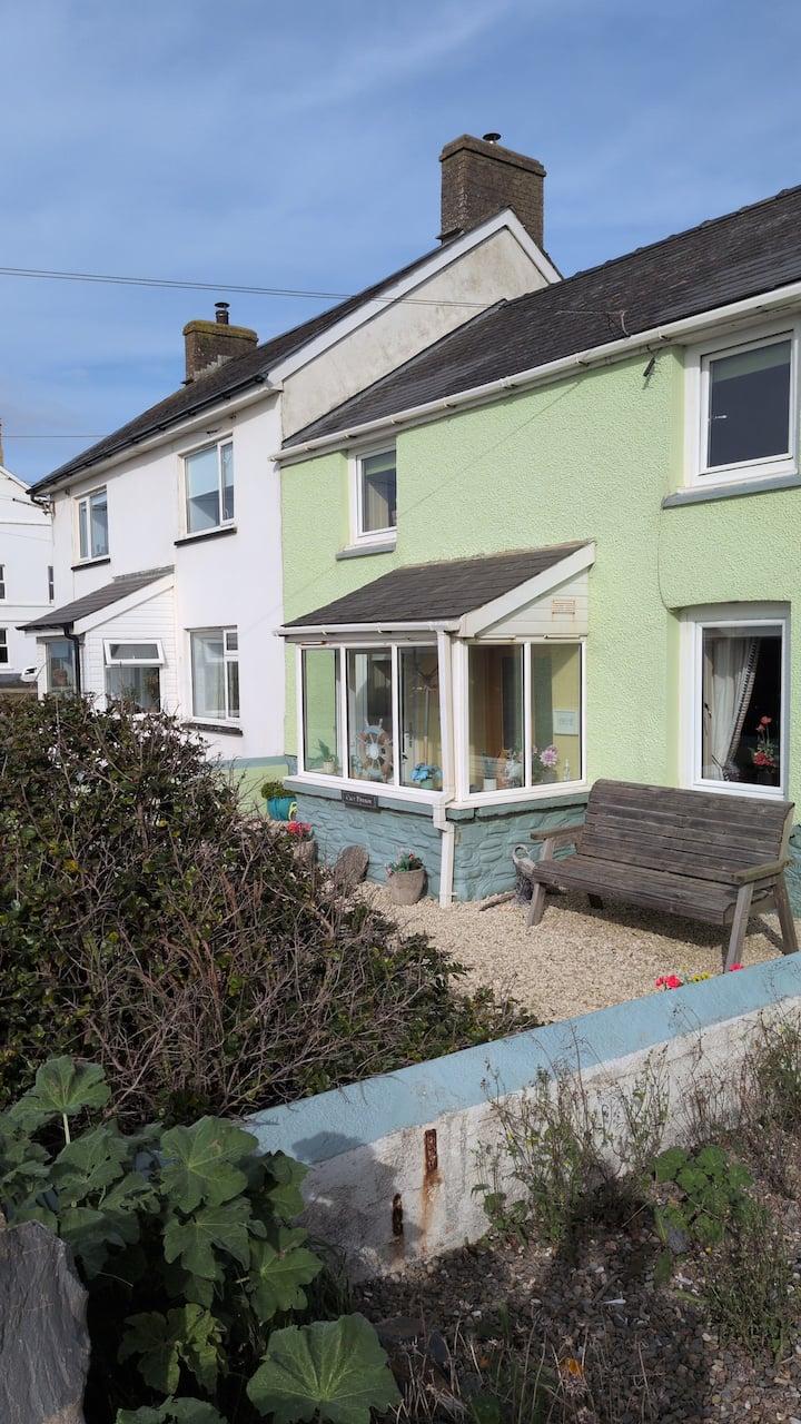 Caerfynnon 3 Holiday Cottage For Smaller Bookings. - Borth