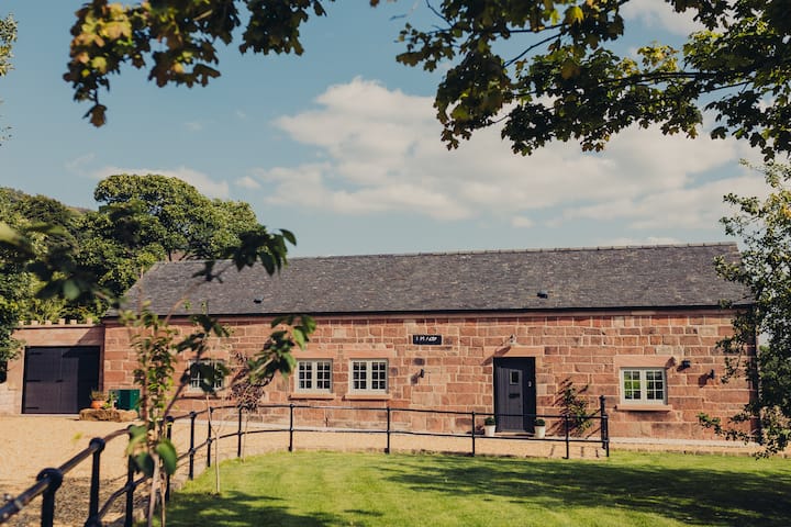 Cosy Luxury 5* Barn In The Peaks | 3 Ensuite Rooms - Leek