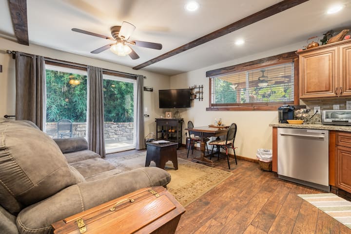 Charming Vintage  Village House - Citrus Heights, CA