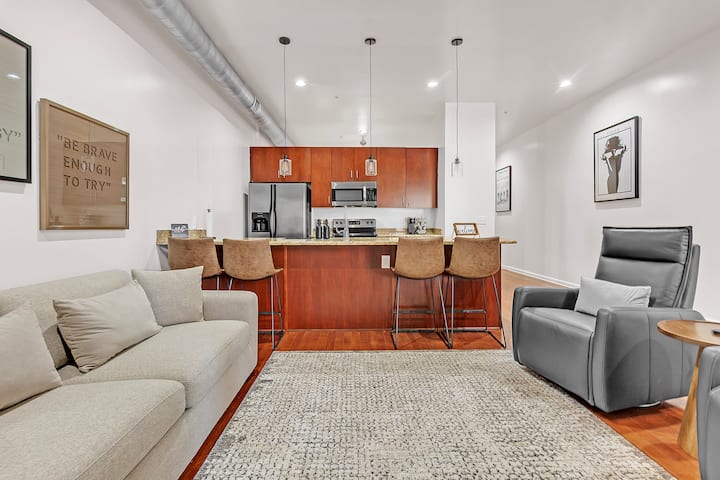 Downtown On Monroe! - Memphis, TN