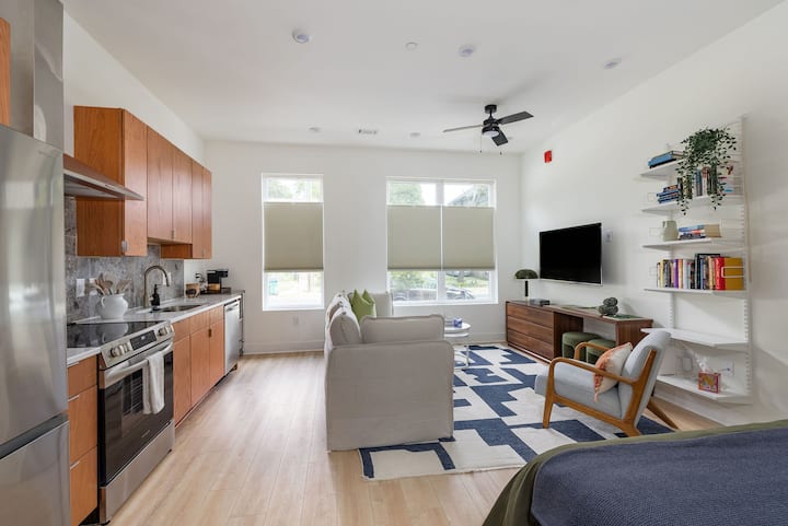 Bright King Studio + Roof Deck In Cleveland Park - Nashville, TN