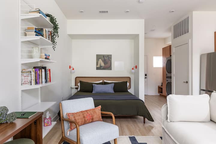 Bright King Studio + Roof Deck In Cleveland Park - Nashville, TN