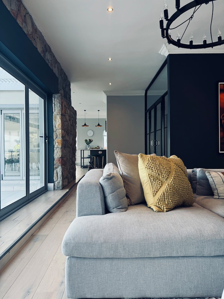 Elegant Coastal Escape - Onrus