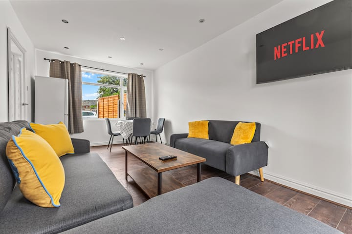 3 Bedroom House 4 Beds & Free Parking (2sd) - Oldham